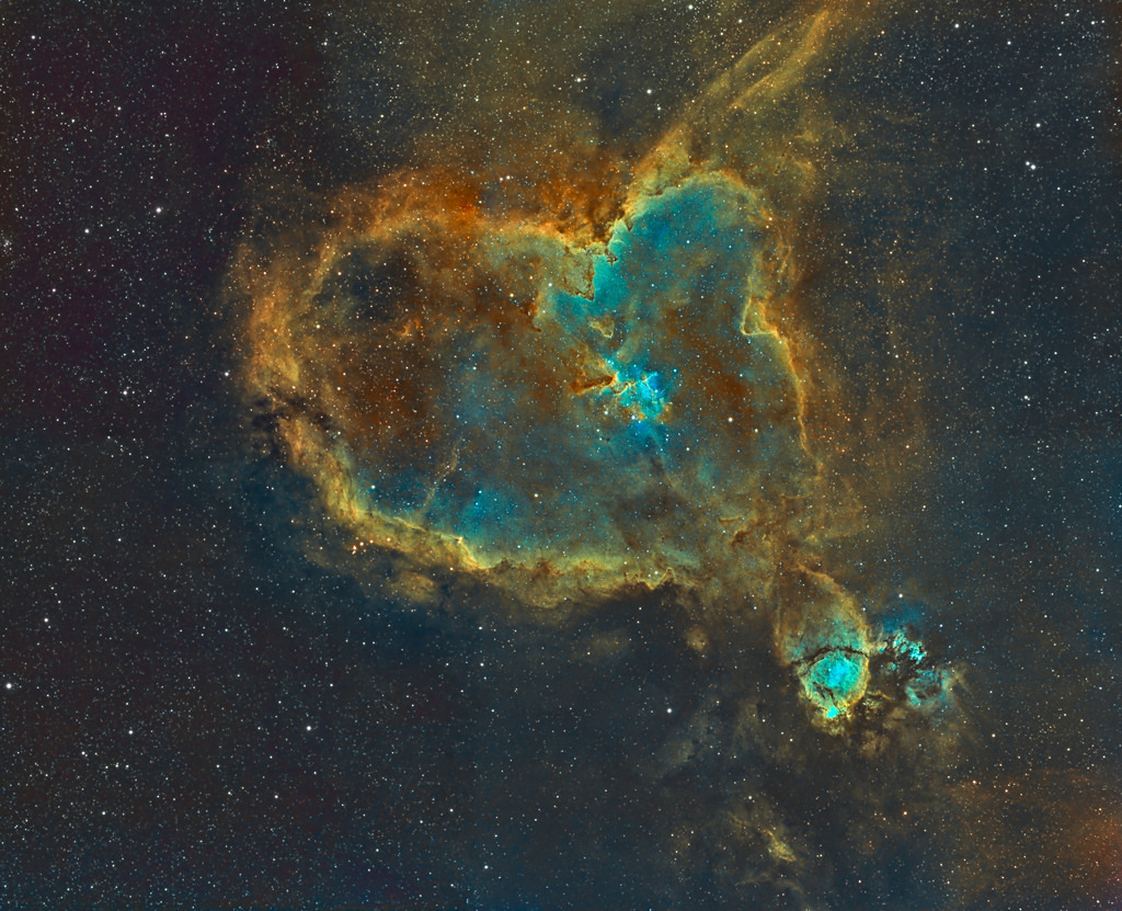 IC1805 (Heart Nebula) mosaic (2×2) in Hubble Palette (SII/Hα/OIII ...