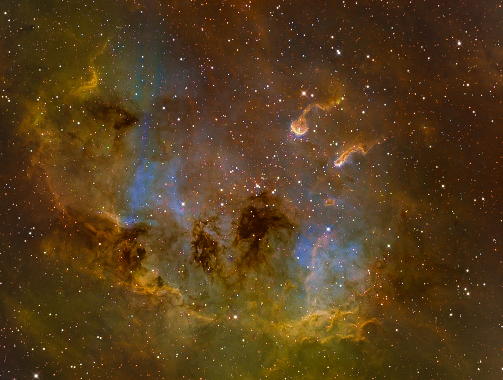 TadPoles Nebula (IC410) close up in Hubble Palette (SII/Hα/OIII ...